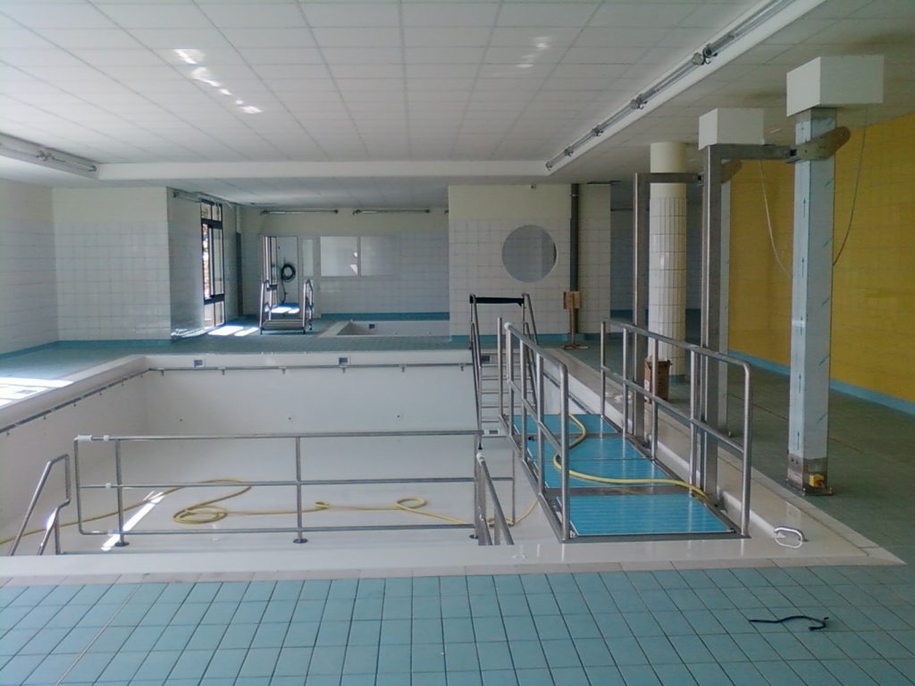 Walking Platform with adjustable height for pool - Reval Group