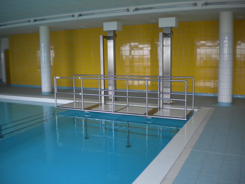 Walking Platform with adjustable height for pool - Reval Group